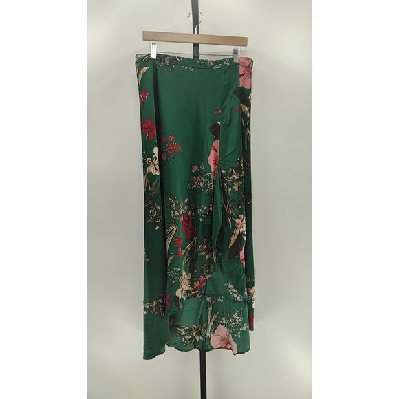 Lulus | Skirts | Lulus Women Superbly Stunning Emerald Green Floral ...